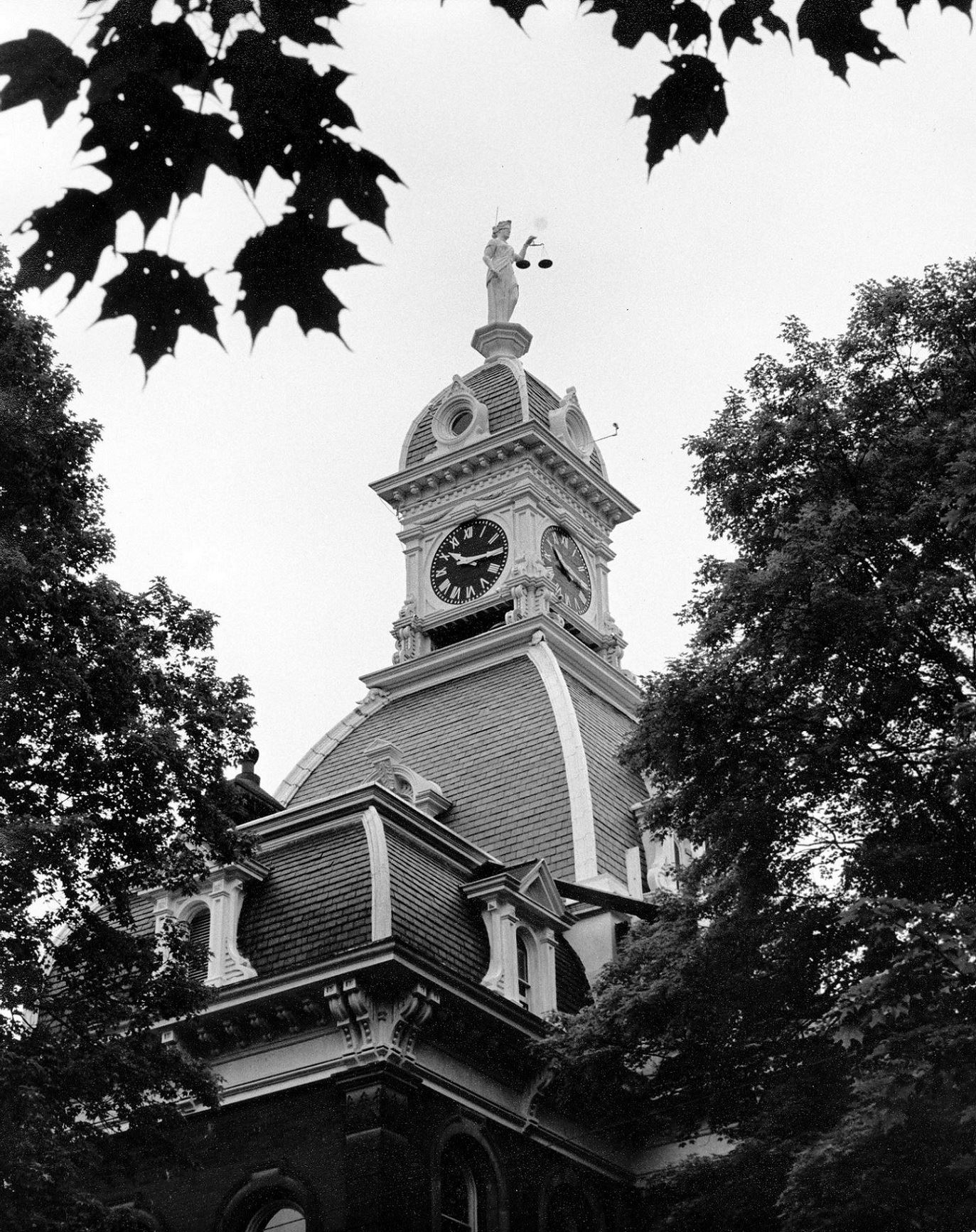 Locations Hub - Warren County Courthouse