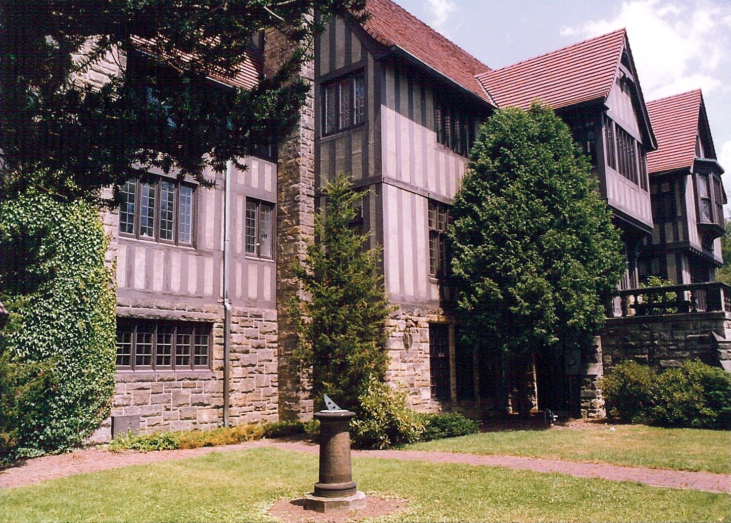 Locations Hub - Olmsted Manor